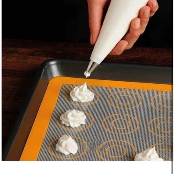miu | Kitchen | Miu Set Of 4silicone Baking Matsincludes 2 Halfsheet ...